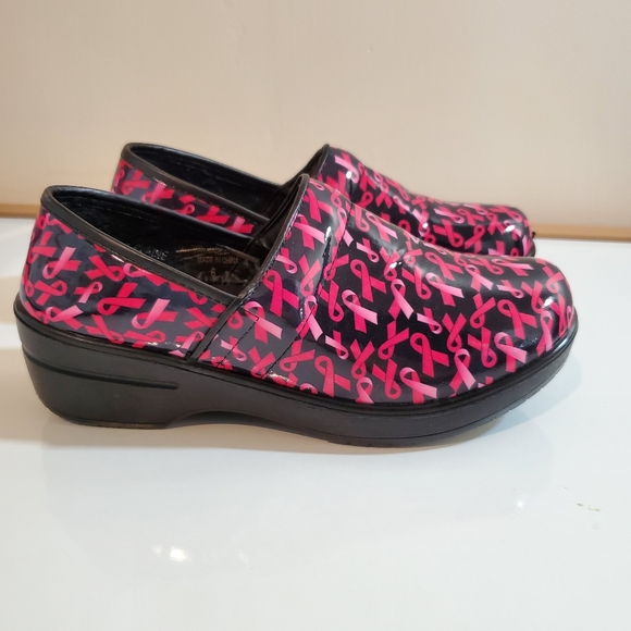 comfort trendz | Shoes | Comfort Trendz Pink Black Breast Cancer Slip ...